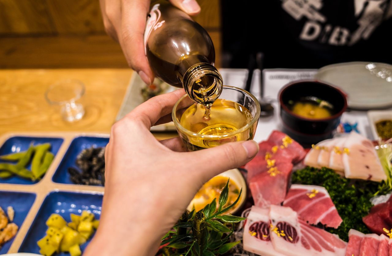 6 Korean Drinking Traditions